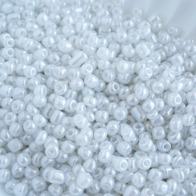 【30g】4mm シードビーズ ホワイト ＊ ガラスビーズ 特大 ☆049 | iichi ハンドメイド・クラフト作品・手仕事品の通販