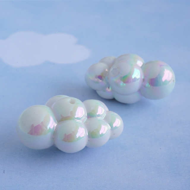 【2個】32mm オーロラホワイトの雲のビーズ | iichi ハンドメイド・クラフト作品・手仕事品の通販