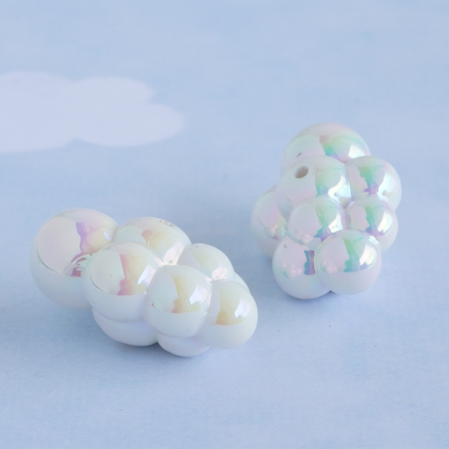 【2個】32mm オーロラホワイトの雲のビーズ | iichi ハンドメイド・クラフト作品・手仕事品の通販