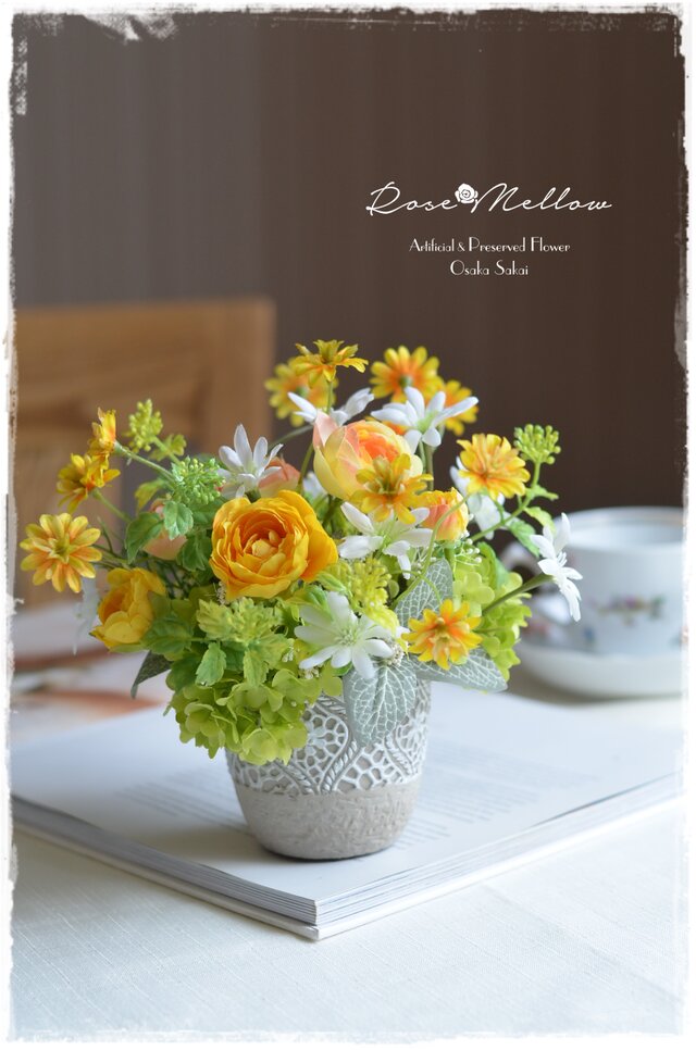 【アート】デージー・ラナンキュラスのナチュラルアレンジ ギフトにもお薦めです。 | iichi ハンドメイド・クラフト作品・手仕事品の通販