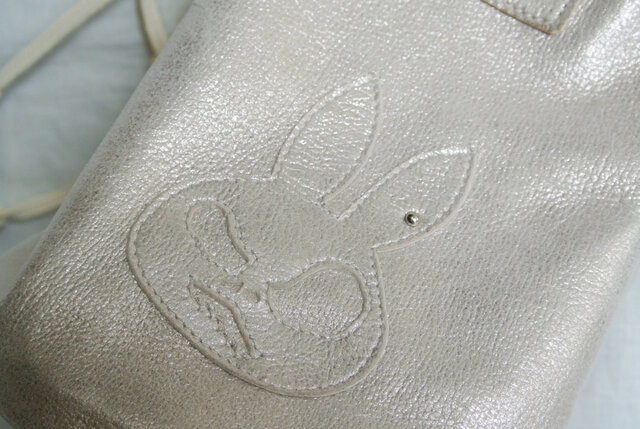 うさぎスカル（UR-1),シャンパンゴールドの丸底巾着。 | iichi ハンドメイド・クラフト作品・手仕事品の通販