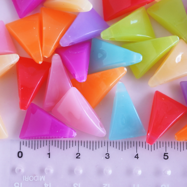 【30g】アクリルチャーム 三角形 夏のアクセサリーに♪ | iichi ハンドメイド・クラフト作品・手仕事品の通販