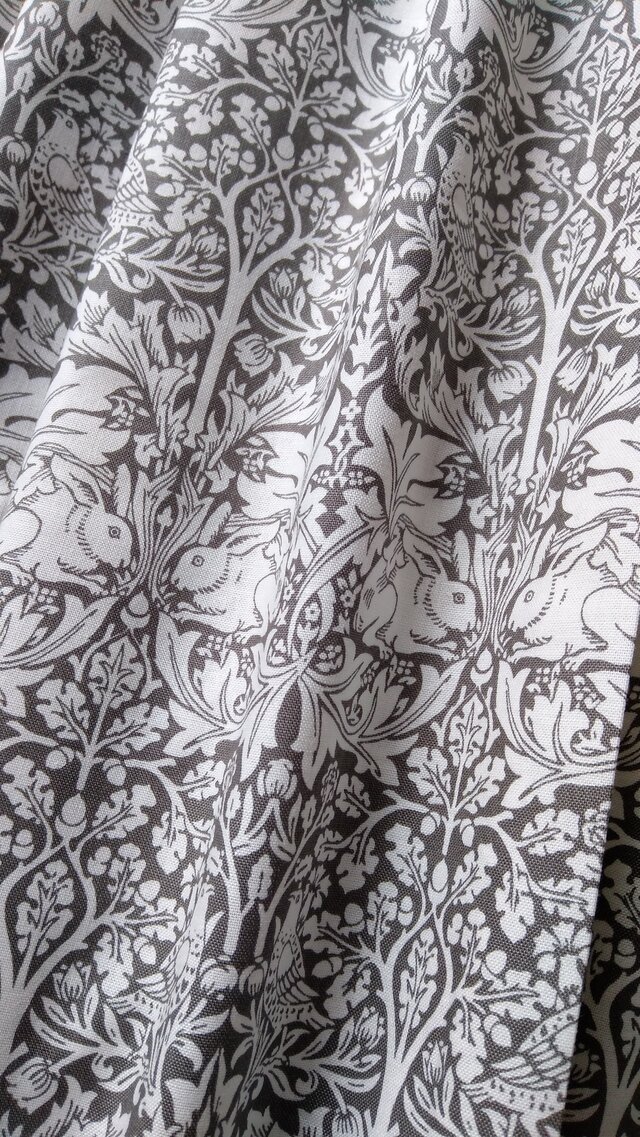 セミオーダー＊3size展開♪William Morris ブラザーラビットフレンチスリーブワンピース♡ウォームグレー | iichi 日々の暮らしを心地よくするハンドメイドやアンティークの ...