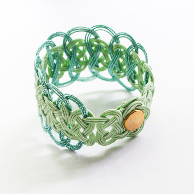 リバーシブル水引バングル ミントグリーン＆ラメグリーン | iichi ハンドメイド・クラフト作品・手仕事品の通販