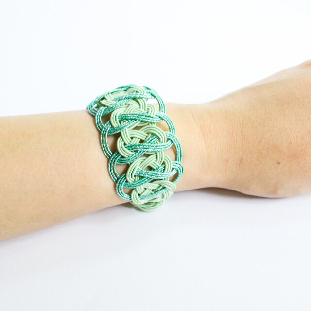 リバーシブル水引バングル ミントグリーン＆ラメグリーン | iichi ハンドメイド・クラフト作品・手仕事品の通販