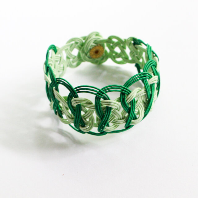 リバーシブル水引バングル ミントグリーン＆グリーン | iichi ハンドメイド・クラフト作品・手仕事品の通販