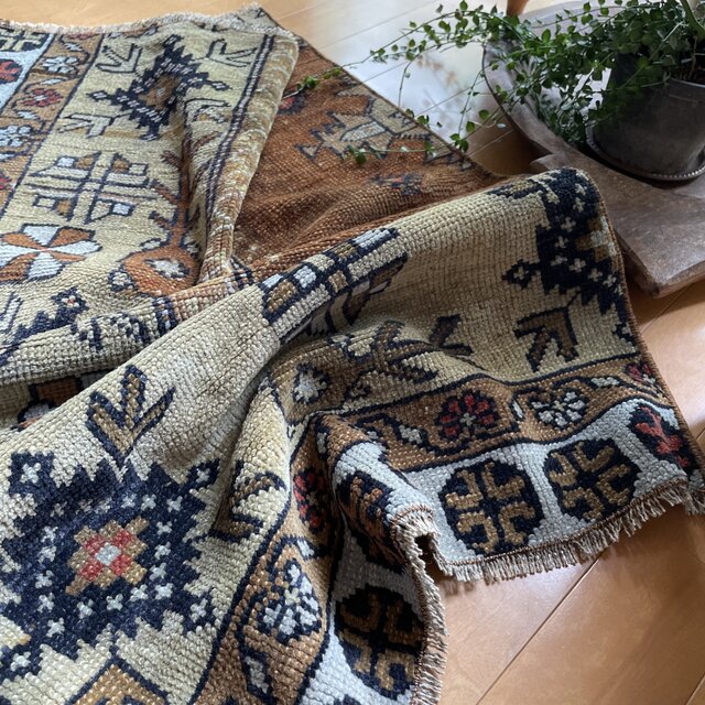 トルコヴィンテージラグ ブラウン たまごイエロー 幾何学模様 60.5×106 | iichi ハンドメイド・クラフト作品・手仕事品の通販