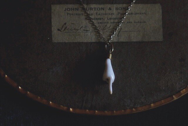 手のペンダント the pendant of... 「hand」#006 | iichi ハンドメイド・クラフト作品・手仕事品の通販