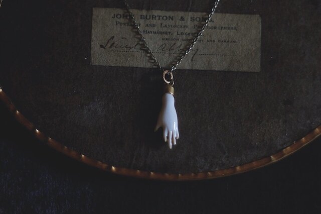 手のペンダント the pendant of... 「hand」#007 | iichi ハンドメイド・クラフト作品・手仕事品の通販