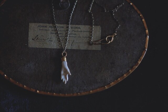 手のペンダント the pendant of... 「hand」#007 | iichi ハンドメイド・クラフト作品・手仕事品の通販