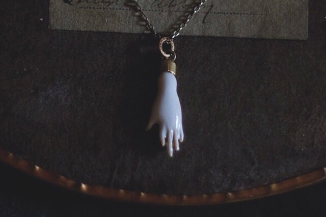 手のペンダント the pendant of... 「hand」#007 | iichi ハンドメイド・クラフト作品・手仕事品の通販