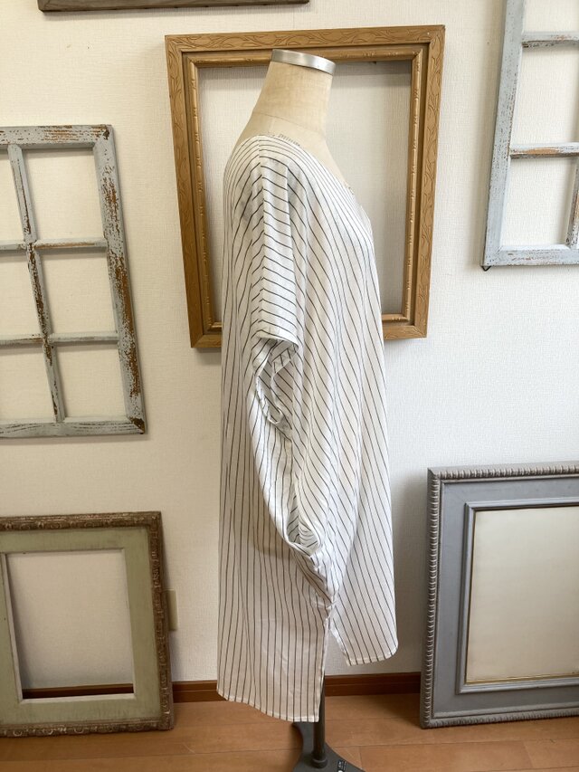 大人の透け感 ️ストライプ柄BIGTシャツワンピース 白黒（サイズフリーLL） | iichi ハンドメイド・アンティーク・食品・ギフト・手作り