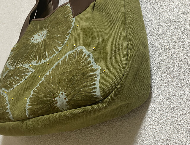 M様オーダー/大胆お花模様のかばん＊ミナペルホネン「daisy」 | iichi 日々の暮らしを心地よくするハンドメイドやアンティークのマーケットプレイス