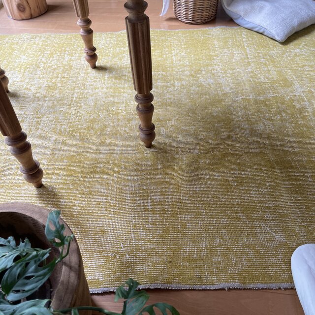 トルコヴィンテージラグ 103×242 ワンカラーラグ 柔らかイエロー | iichi ハンドメイド・アンティーク・食品・ギフト・手作り