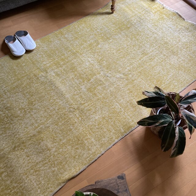 トルコヴィンテージラグ 103×242 ワンカラーラグ 柔らかイエロー | iichi ハンドメイド・アンティーク・食品・ギフト・手作り