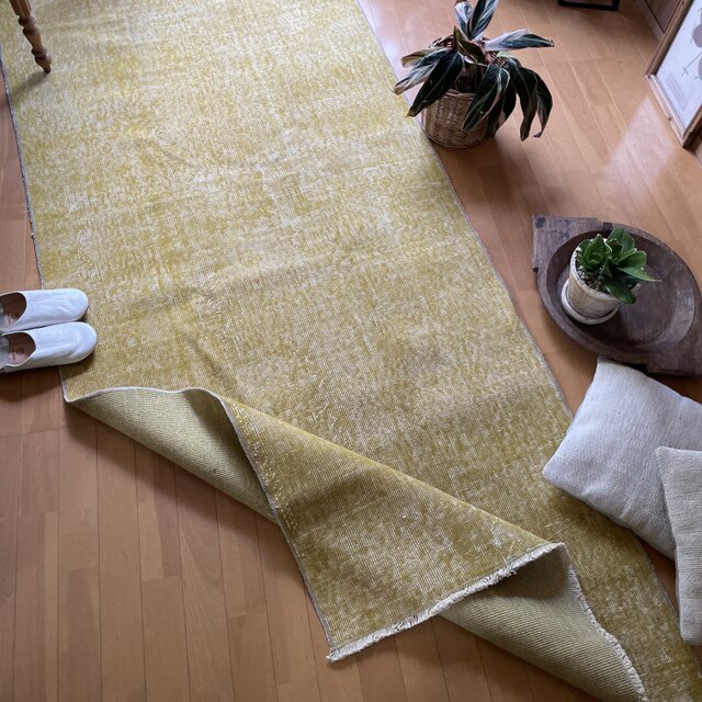 トルコヴィンテージラグ 103×242 ワンカラーラグ 柔らかイエロー | iichi ハンドメイド・アンティーク・食品・ギフト・手作り