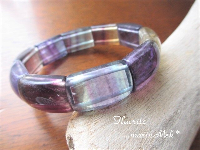 【marinMek*】フローライト バングル | iichi 日々の暮らしを心地よくするハンドメイドやアンティークのマーケットプレイス
