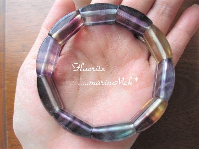 【marinMek*】フローライト バングル | iichi 日々の暮らしを心地よくするハンドメイドやアンティークのマーケットプレイス