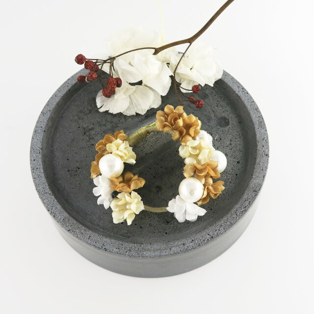 【20％OFF！】Corsage. コサージュ" 花冠×コットンパール 01 " | ブラウン系 | iichi ハンドメイド・クラフト作品・手仕事品の通販