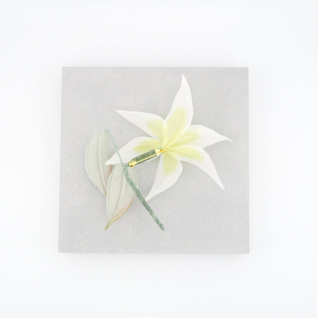 Corsage. コサージュ" Silk Lily. " | ホワイト×イエロー | | iichi ハンドメイド・クラフト作品・手仕事品の通販