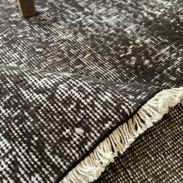 トルコヴィンテージラグ ブラック オーバーダイ 115×194 ワンカラーラグ | iichi ハンドメイド・クラフト作品・手仕事品の通販