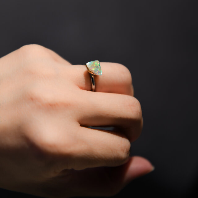 【017 Opal Fest 2023】 オパール 鉱物原石 フリーサイズ リング 指輪 アクセサリー (No.3190) | iichi - ハンドメイド・アンティーク・食品・ギフト・手作り