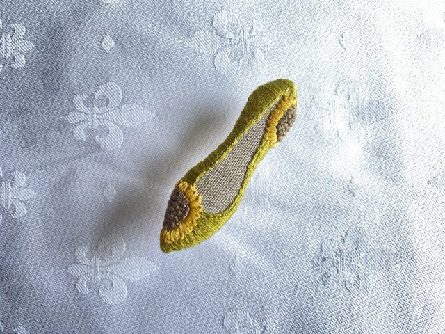 shoe shoe shoe刺繍ブローチNo.82 | iichi ハンドメイド・アンティーク・食品・ギフト・手作り