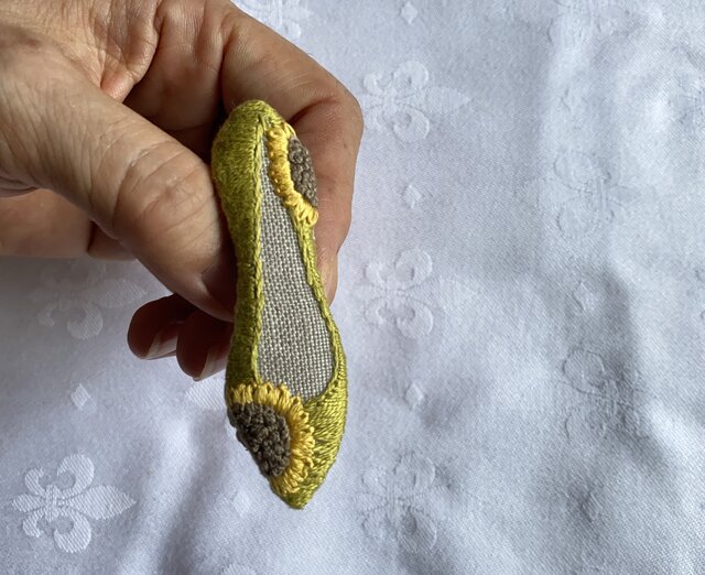 shoe shoe shoe刺繍ブローチNo.82 | iichi ハンドメイド・アンティーク・食品・ギフト・手作り