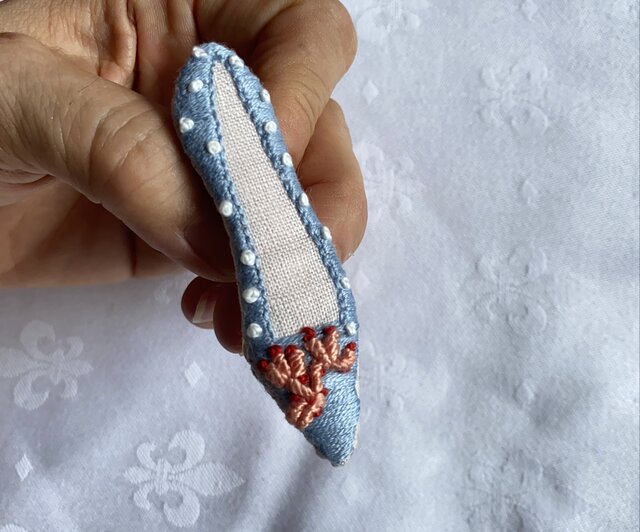 shoe shoe shoe刺繍ブローチNo.83 | iichi ハンドメイド・アンティーク・食品・ギフト・手作り