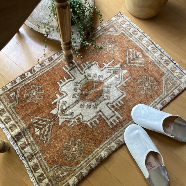 トルコヴィンテージラグ 夕焼けブラウンオレンジ 小さなメダリオン 50×79 | iichi ハンドメイド・クラフト作品・手仕事品の通販