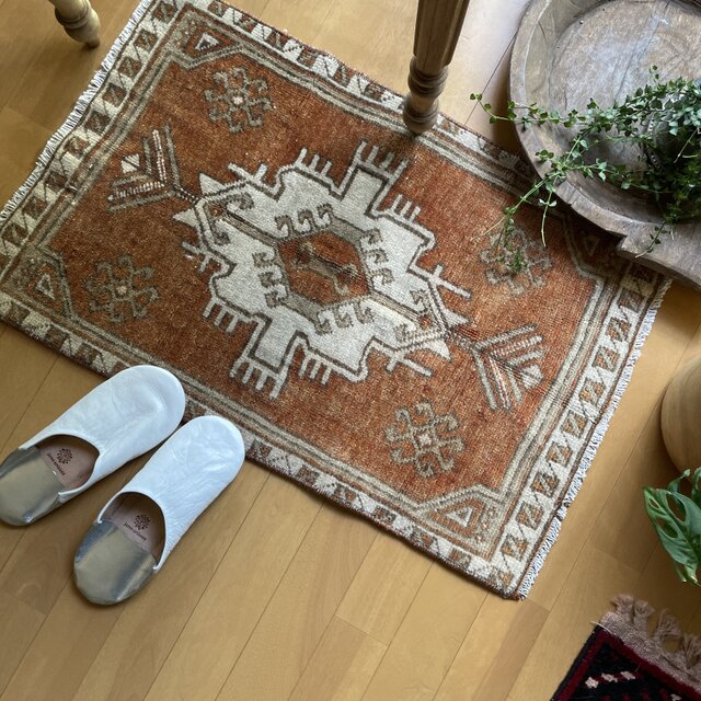 トルコヴィンテージラグ 夕焼けブラウンオレンジ 小さなメダリオン 50×79 | iichi ハンドメイド・クラフト作品・手仕事品の通販