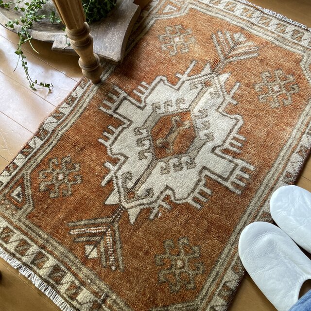 トルコヴィンテージラグ 夕焼けブラウンオレンジ 小さなメダリオン 50×79 | iichi ハンドメイド・クラフト作品・手仕事品の通販