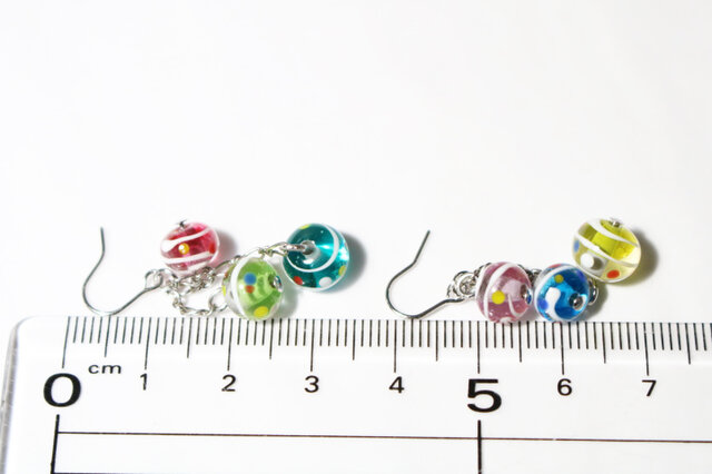 とんぼ玉ピアス「夏祭り」ヨーヨー② | iichi ハンドメイド・アンティーク・食品・ギフト・手作り