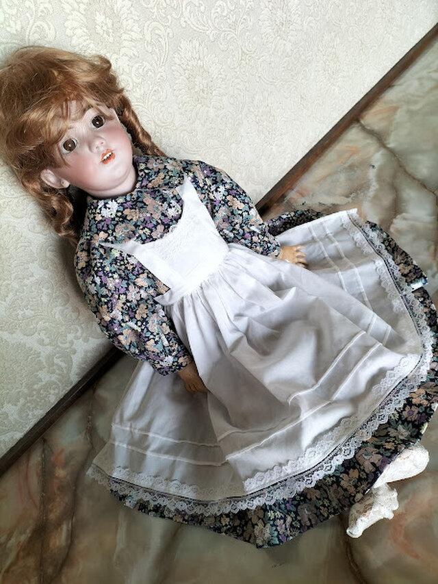 ドール背丈70cm位用 パープル花柄の絵おレスとエプロン | iichi ハンドメイド・クラフト作品・手仕事品の通販