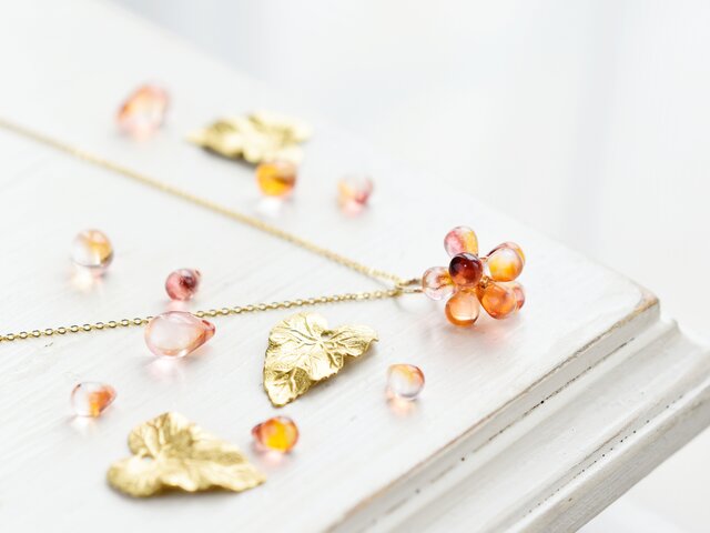 【14kgf ネックレス】夕焼け 金木犀・小 | iichi 日々の暮らしを心地よくするハンドメイドやアンティークのマーケットプレイス
