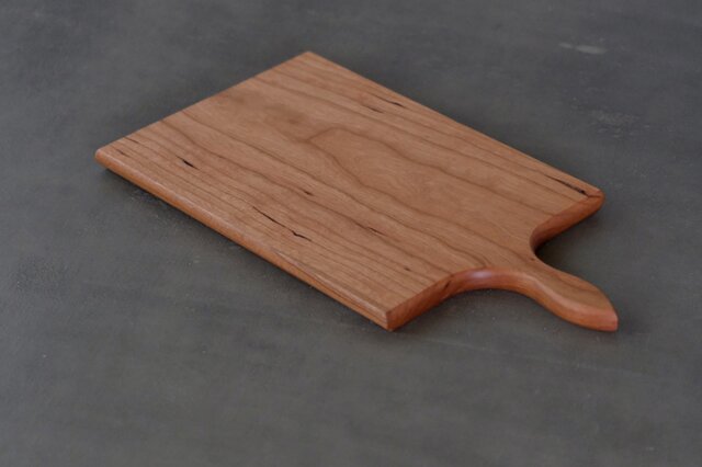 ブラックチェリーのカッティングボード | iichi 日々の暮らしを心地よくするハンドメイドやアンティークのマーケットプレイス