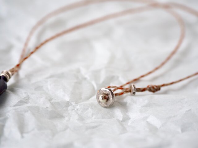 -Iolite- wax code pendant | iichi 日々の暮らしを心地よくするハンドメイドやアンティークのマーケットプレイス