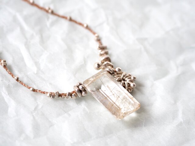 ルチルクォーツ 編み込み ネックレス silver950 | iichi 日々の暮らしを心地よくするハンドメイドやアンティークのマーケットプレイス