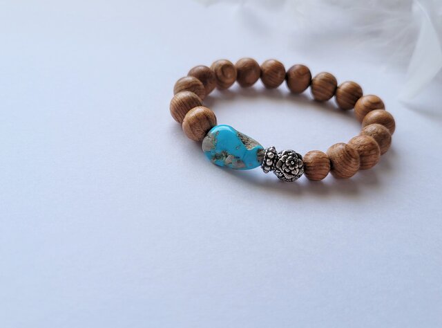 *スリーピングビューティーターコイズの屋久杉ブレスレット | iichi ハンドメイド・アンティーク・食品・ギフト・手作り