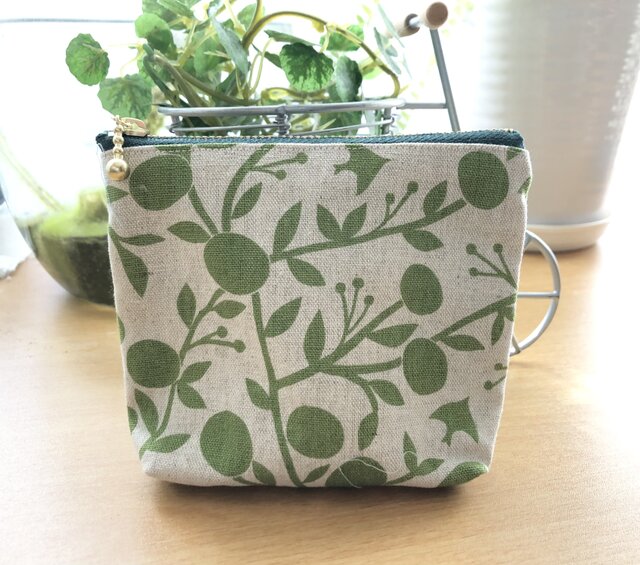 ミニミニポーチオリーブの実 | iichi 日々の暮らしを心地よくするハンドメイドやアンティークのマーケットプレイス