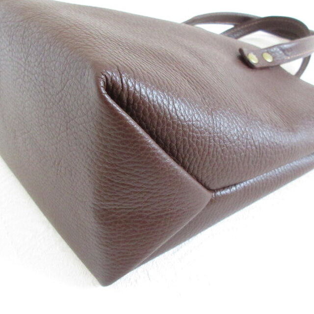 ☆新作☆《牛革》ぷっくり三角マチ♪底マチワイドミニトート・シュリンク・ダークブラウン・0523 | iichi ハンドメイド・クラフト作品・手仕事品の通販