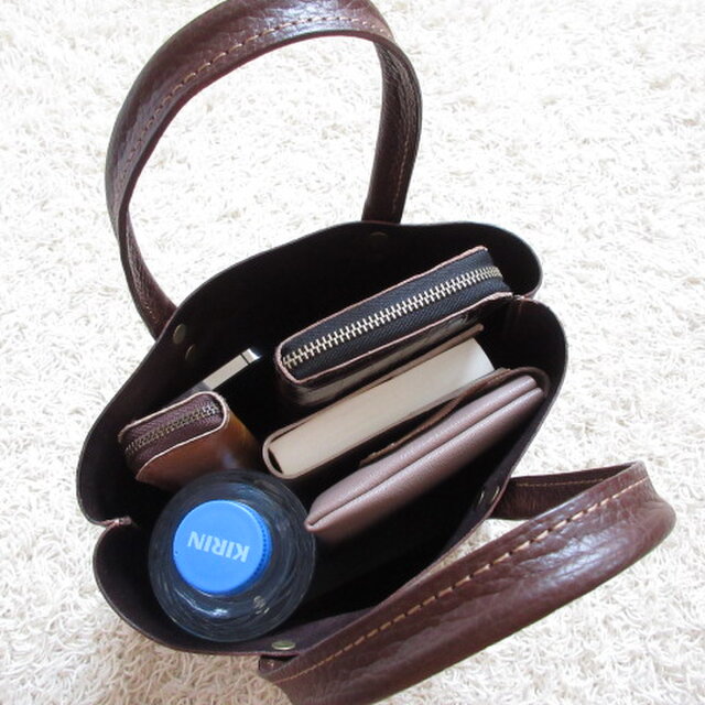 ☆新作☆《牛革》ぷっくり三角マチ♪底マチワイドミニトート・シュリンク・ダークブラウン・0523 | iichi ハンドメイド・クラフト作品・手仕事品の通販