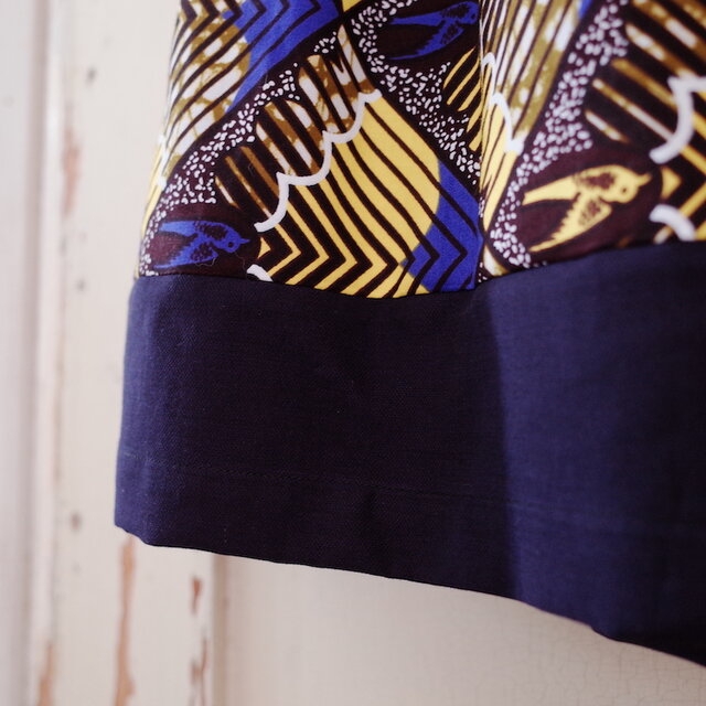 アフリカンプリント＆播州織 タックギャザースカート tiny swallows | iichi ハンドメイド・クラフト作品・手仕事品の通販