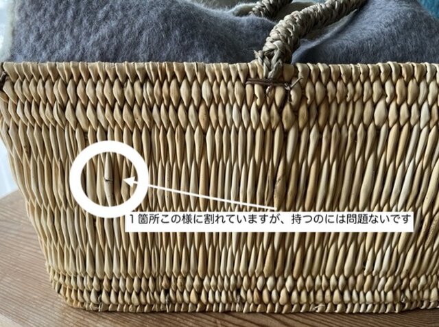 ストローカゴとフェルトのおしゃれバッグ ＊ライトグレー＊ 1点のみ（お試し品） | iichi 日々の暮らしを心地よくするハンドメイドやアンティークのマーケットプレイス