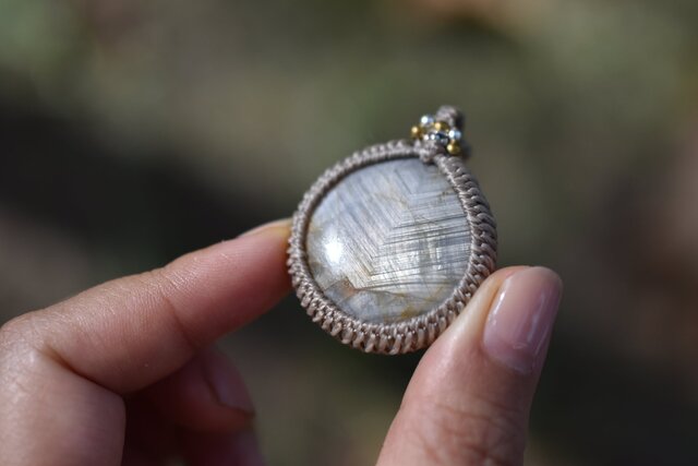 コレクション★ホワイトイエロー sappire マクラメネックレス1144 | iichi ハンドメイド・アンティーク・食品・ギフト・手作り