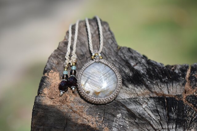 コレクション★ホワイトイエロー sappire マクラメネックレス1144 | iichi ハンドメイド・アンティーク・食品・ギフト・手作り