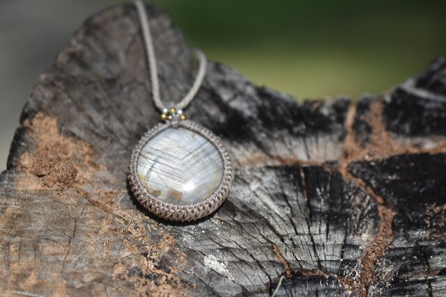 コレクション★ホワイトイエロー sappire マクラメネックレス1144 | iichi ハンドメイド・アンティーク・食品・ギフト・手作り