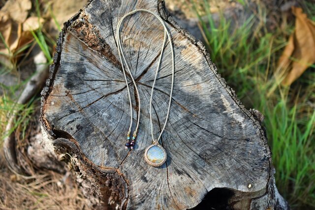 コレクション★ホワイトイエロー sappire マクラメネックレス1144 | iichi ハンドメイド・アンティーク・食品・ギフト・手作り