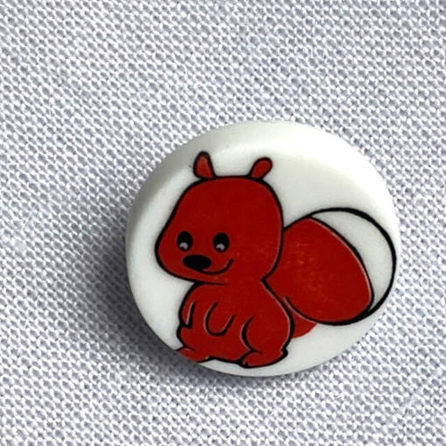 ドイツ プラスチック ボタン りすさん ホワイトL2個 DB 動物 B-2408 | iichi ハンドメイド・アンティーク・食品・ギフト・手作り