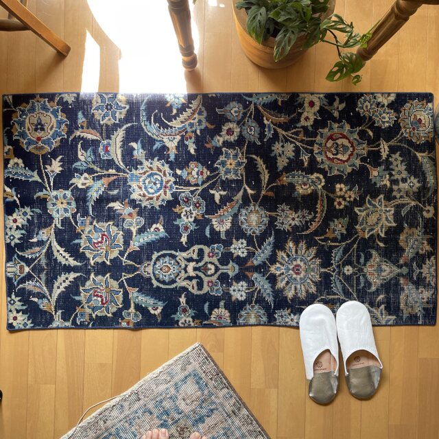 トルコヴィンテージラグ 藍色 63.5×117 ボタニカル柄 マット | iichi ハンドメイド・アンティーク・食品・ギフト・手作り